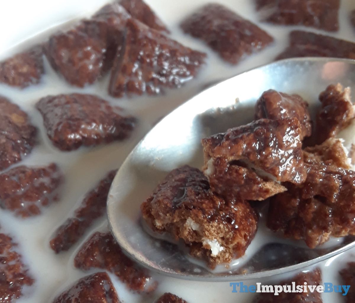 REVIEW: Fillows Creme Filled Cereal (Hershey’s Cookies ‘n’ Creme and ...