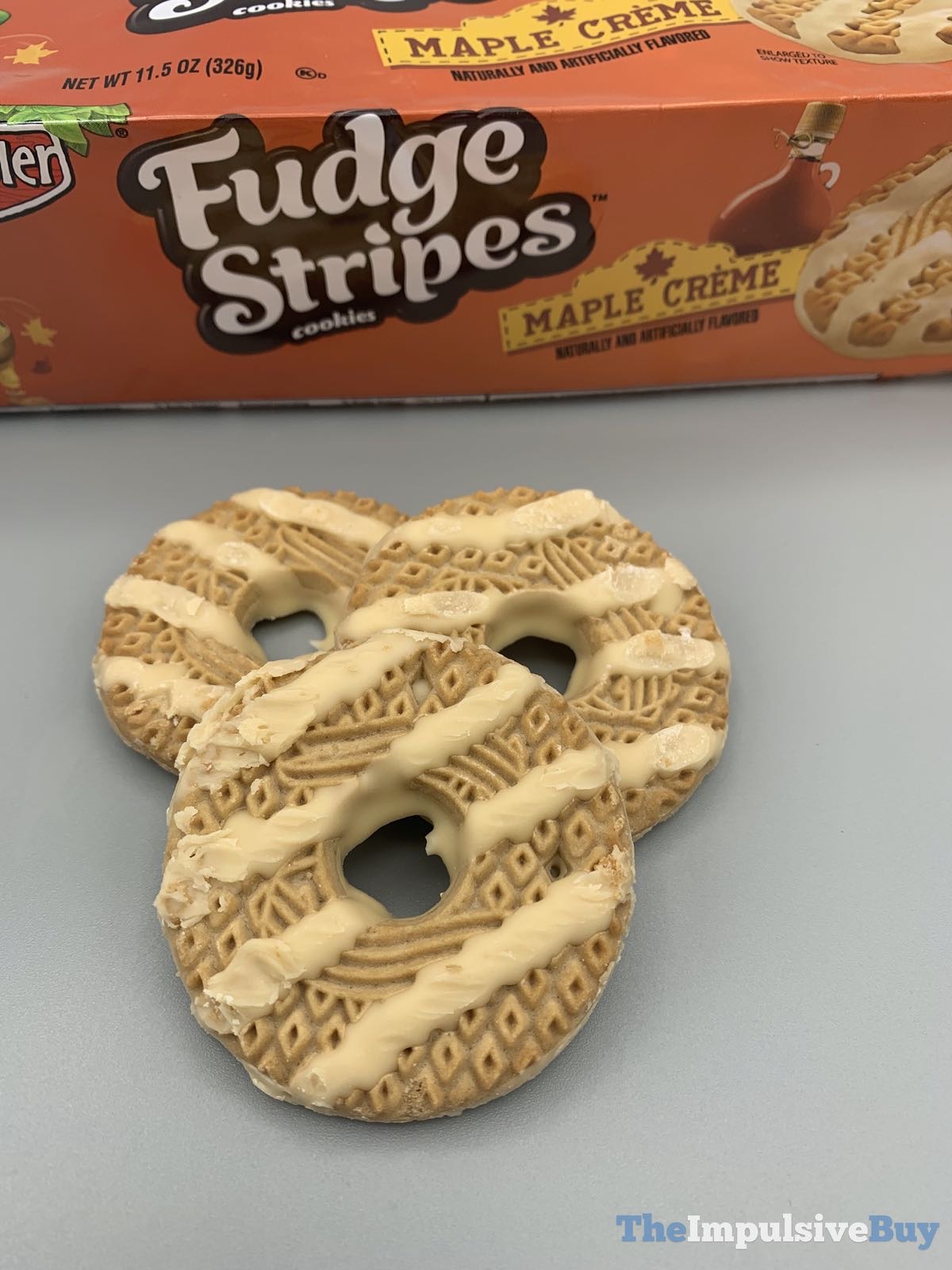 REVIEW: Keebler Special Batch Fudge Stripes Maple Creme Cookies